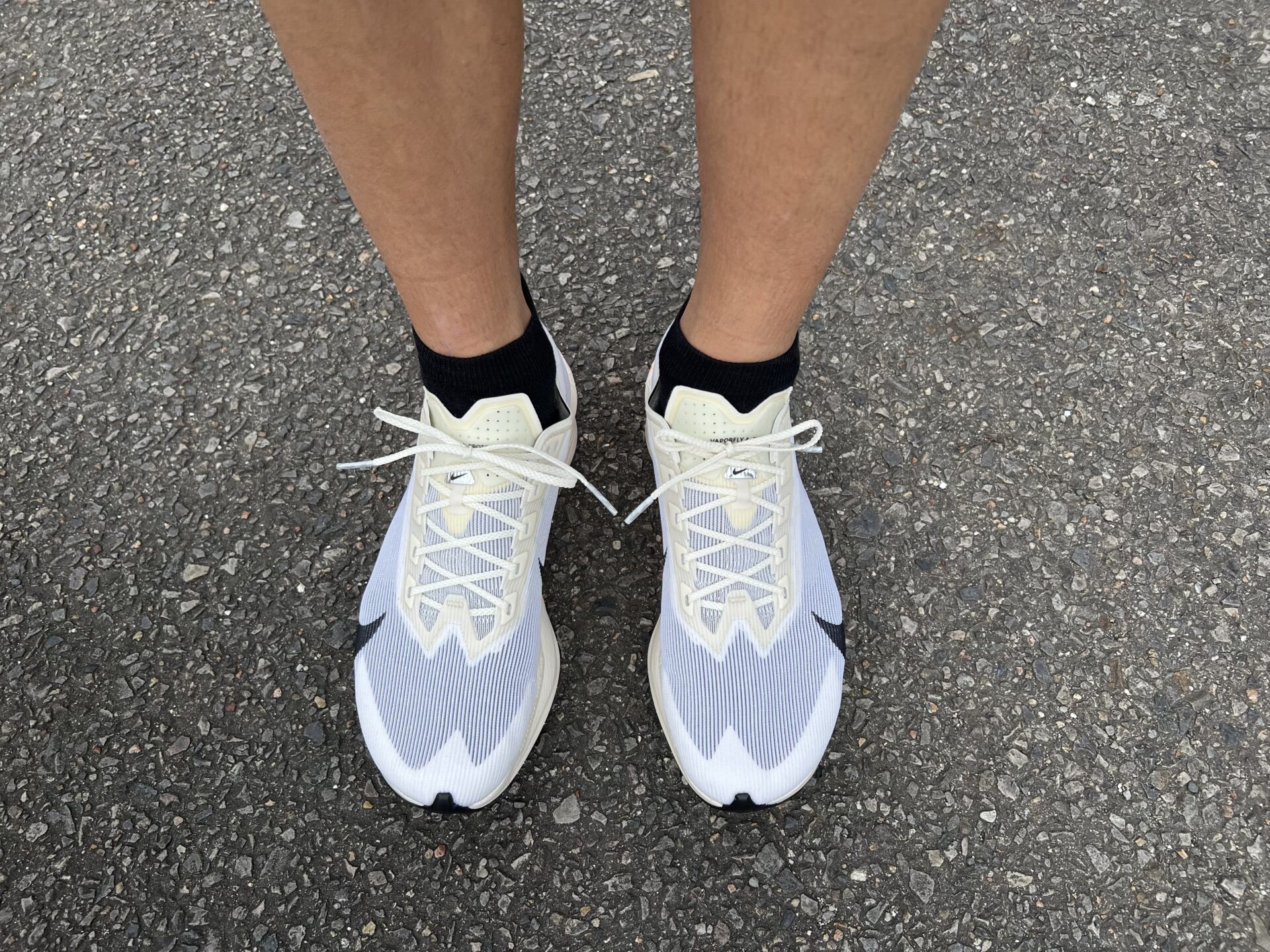 【ヴェイパーフライ4】圧倒的な軽さと反発！ナイキの復権をかけたモンスターシューズをレビュー！